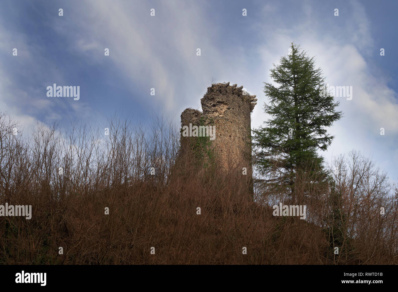 Ancient tower, watchtower, Verrucola, Lunigiana in north Tuscany, Italy ...