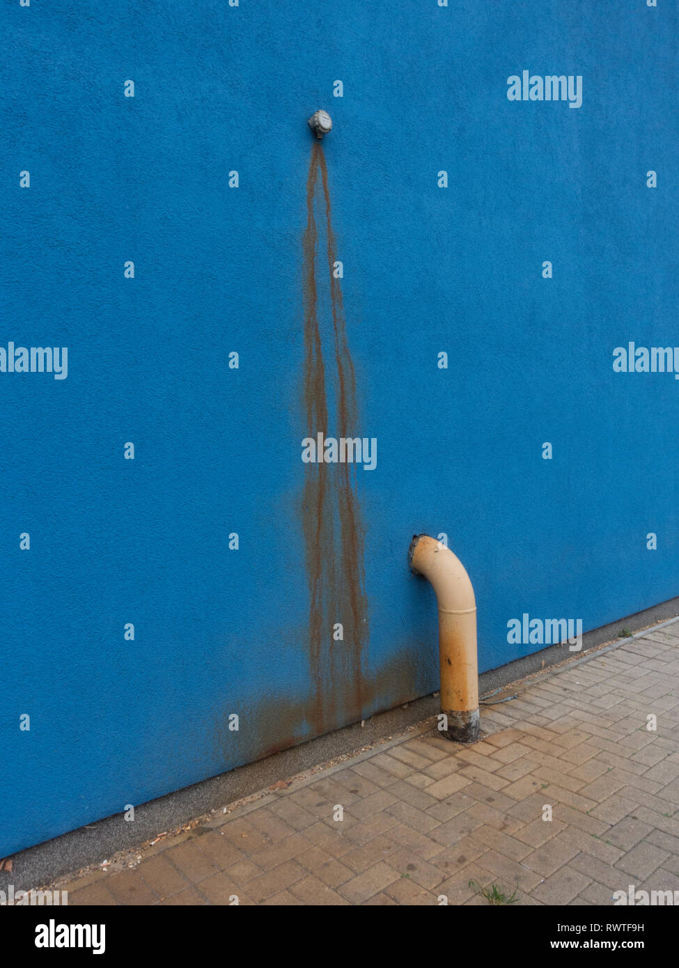 Outlet pipe hi-res stock photography and images - Alamy