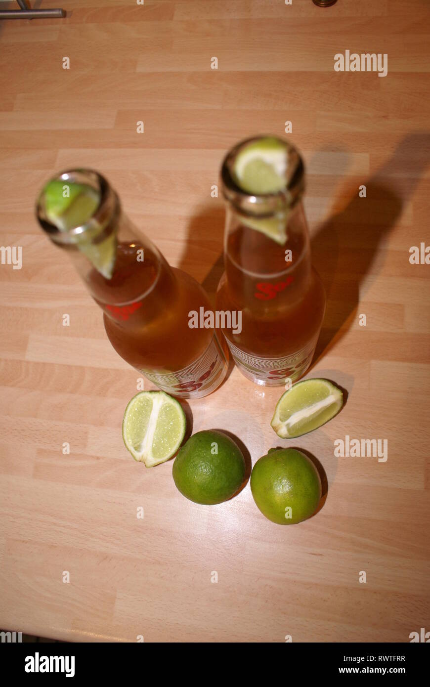 Mexican beer bottle lime slice hi-res stock photography and images - Alamy