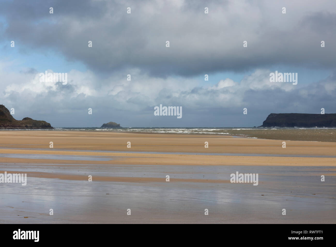 View out of the Camel Estuary to Padstow Bay, Stepper Point and Pentire ...