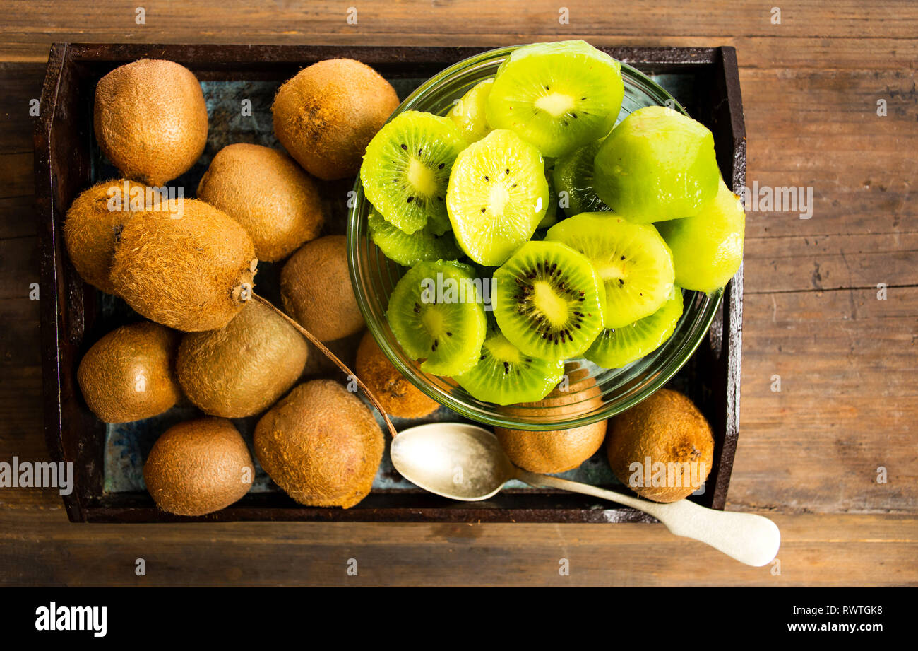 Top view kiwi fruits hi-res stock photography and images - Alamy