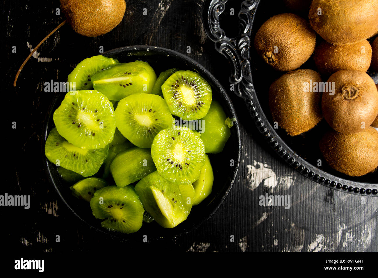 Kiwi top view hi-res stock photography and images - Alamy