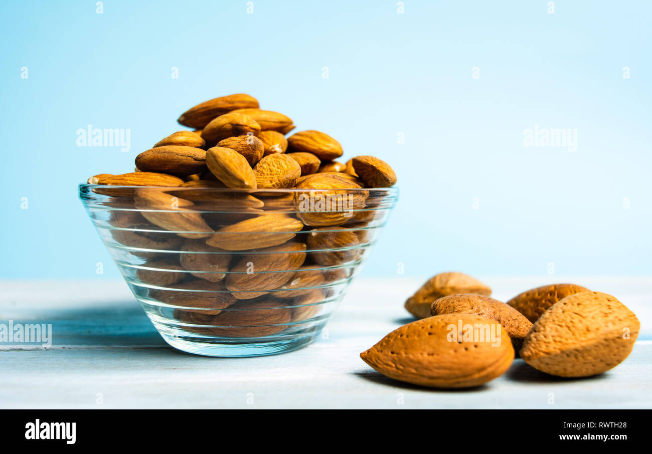 Bunch of almonds hi-res stock photography and images - Alamy
