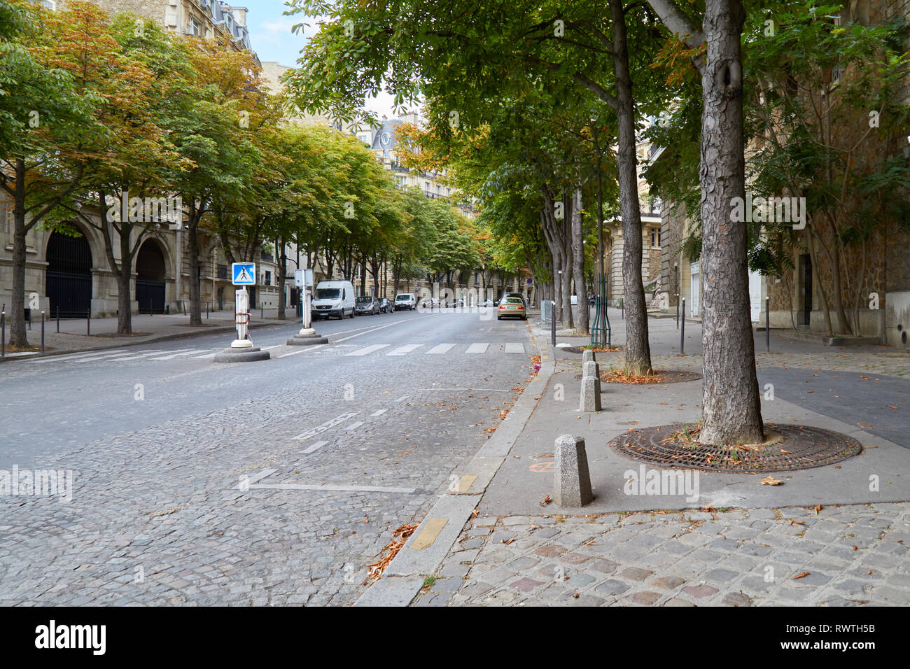 Paris green trees hi-res stock photography and images - Alamy
