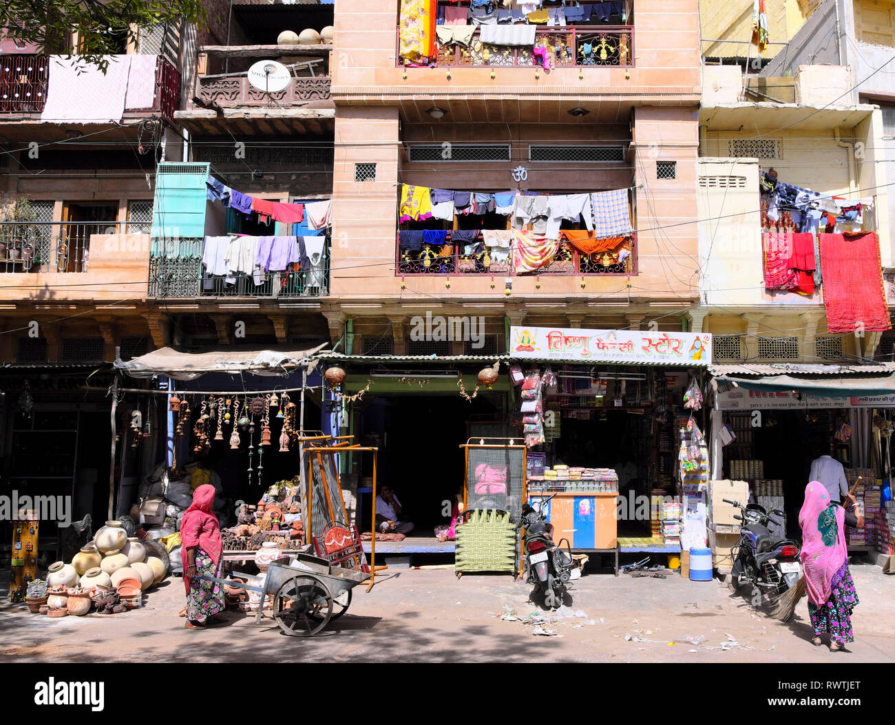 Typical indian street scene hi-res stock photography and images - Alamy