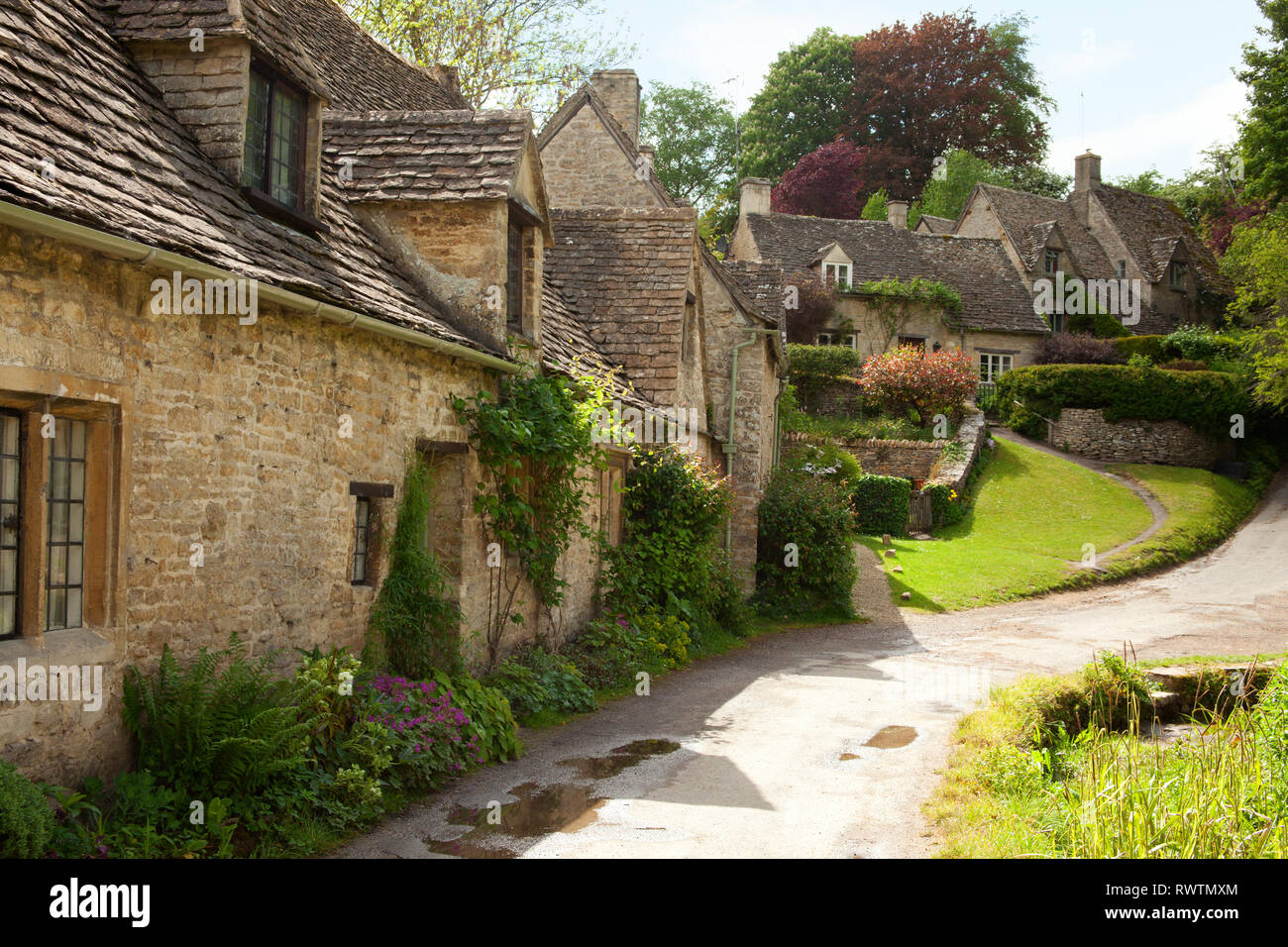 Rain on cottage windows hi-res stock photography and images - Alamy