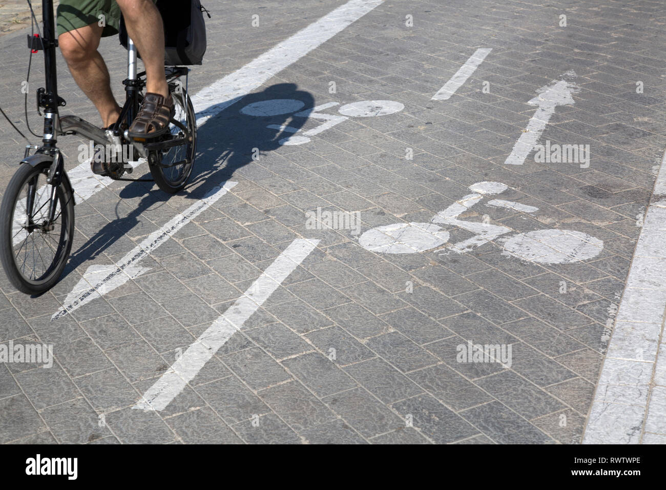 Cycle track seville hi-res stock photography and images - Alamy