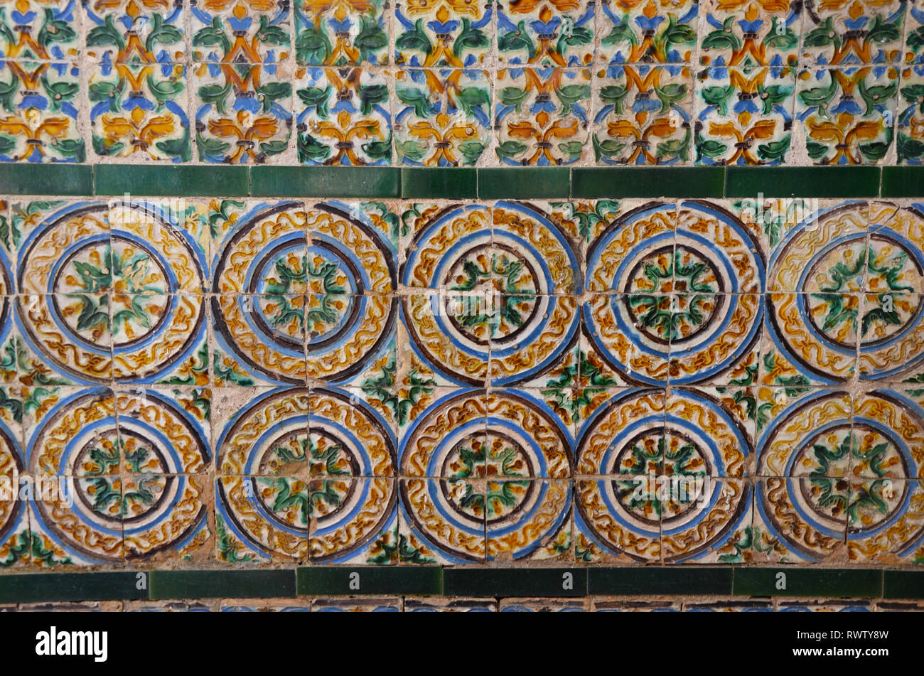 Traditional thai tiles hi-res stock photography and images - Alamy