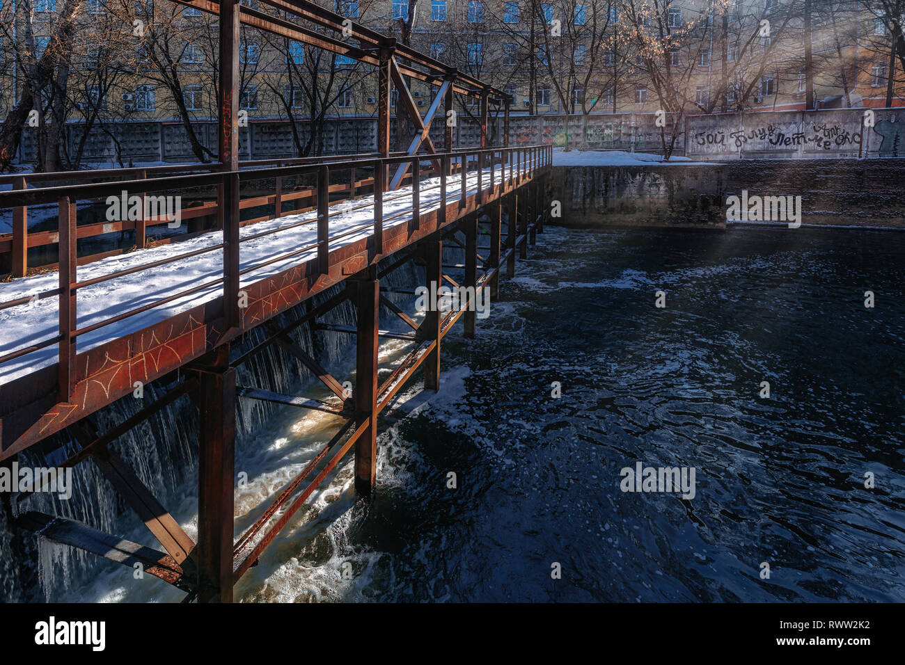 Railings dam hi-res stock photography and images - Alamy