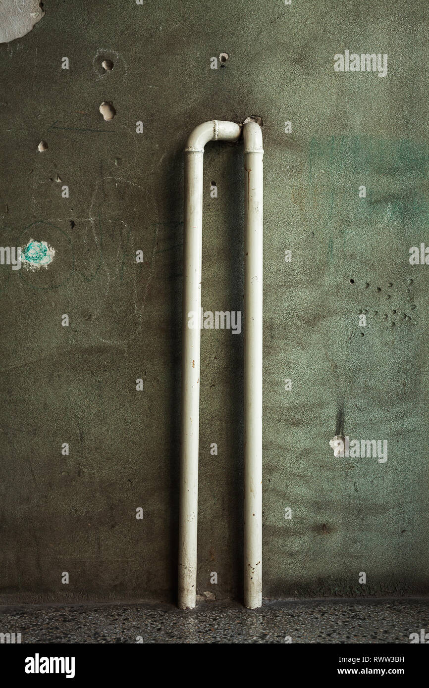 Radiator pipes hi-res stock photography and images - Alamy