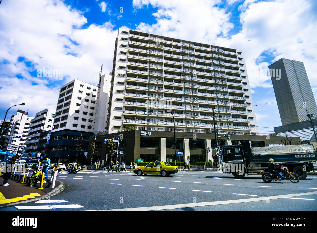 Tokyo street & architecture Stock Photo - Alamy