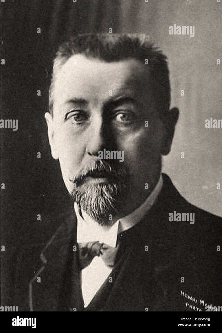 Doyen hi-res stock photography and images - Alamy