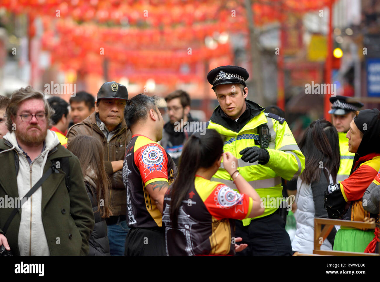 Chinese police hi-res stock photography and images - Alamy