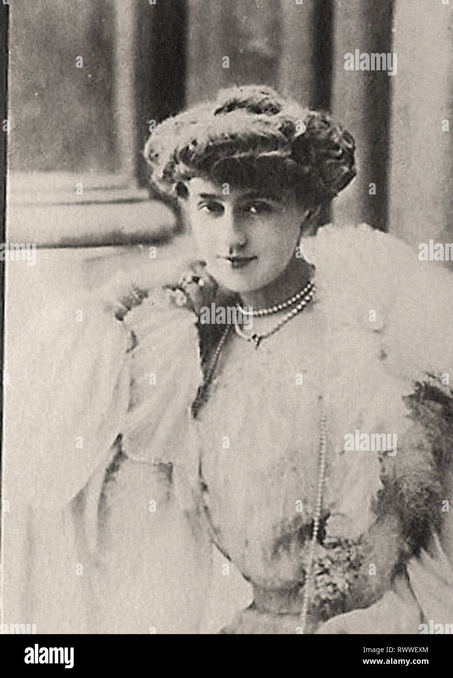 Lucy gerard hi-res stock photography and images - Alamy