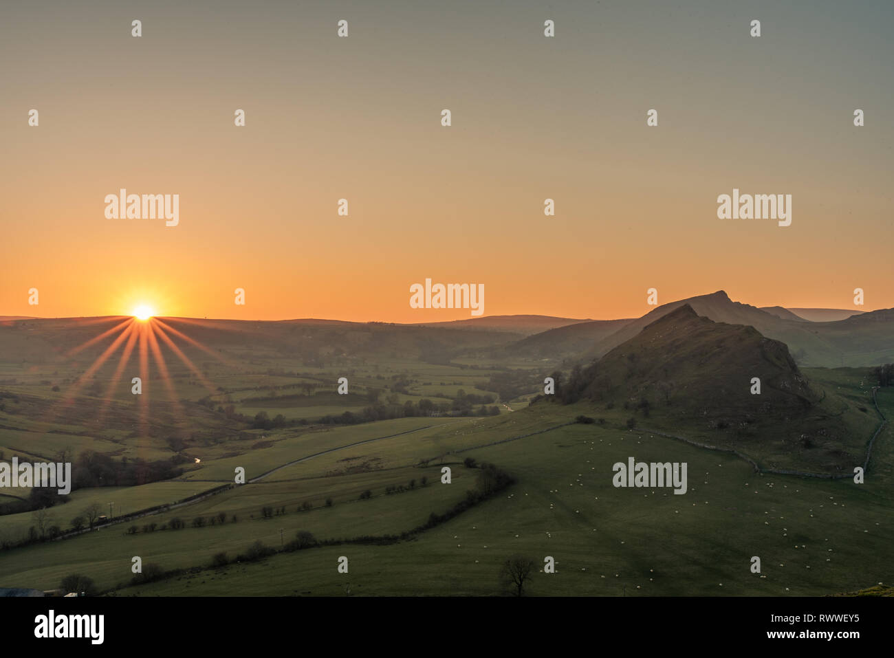 Sunset on Parkhouse Hill and Chrome Hill from Hitter Hill in the Peak ...