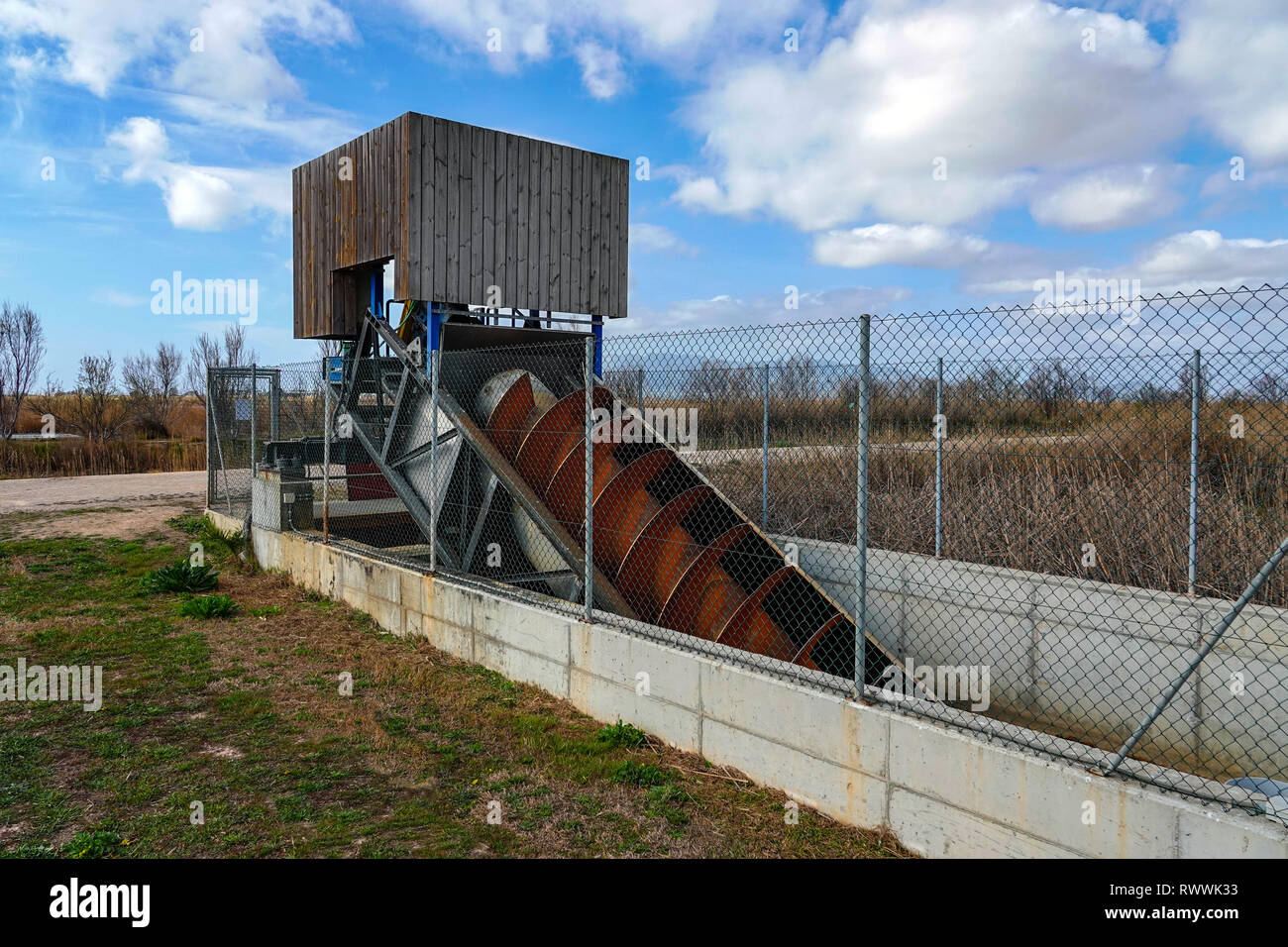 Archimedes screw lift hi-res stock photography and images - Alamy