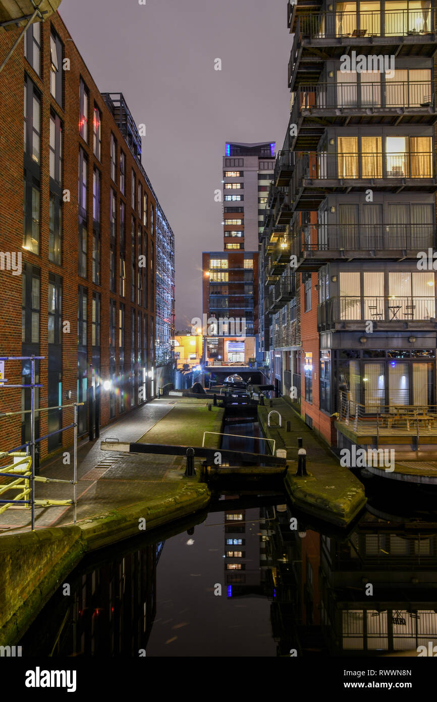Birmingham canal system hi-res stock photography and images - Alamy