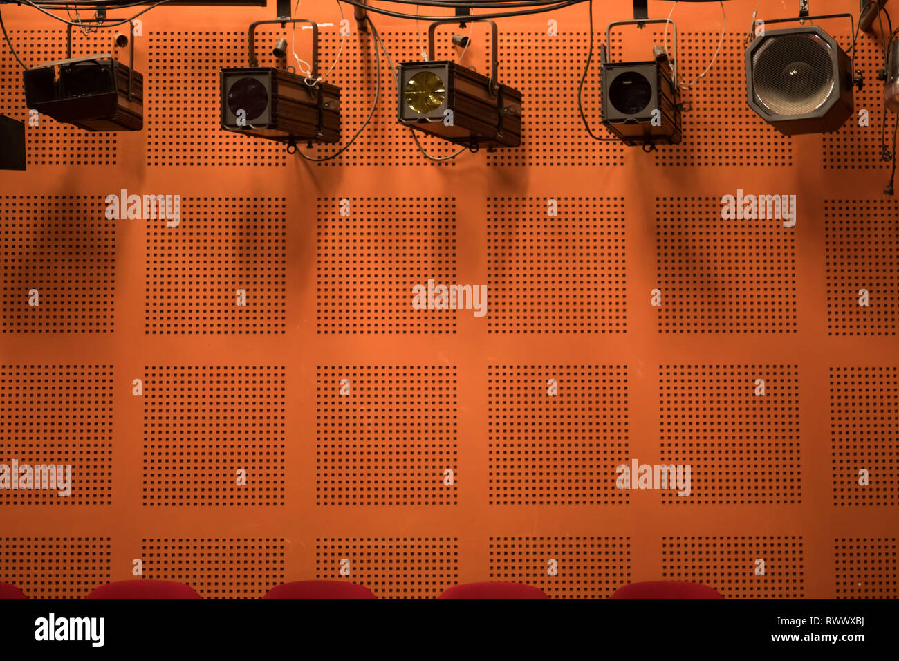 Studio reflectors hi-res stock photography and images - Alamy