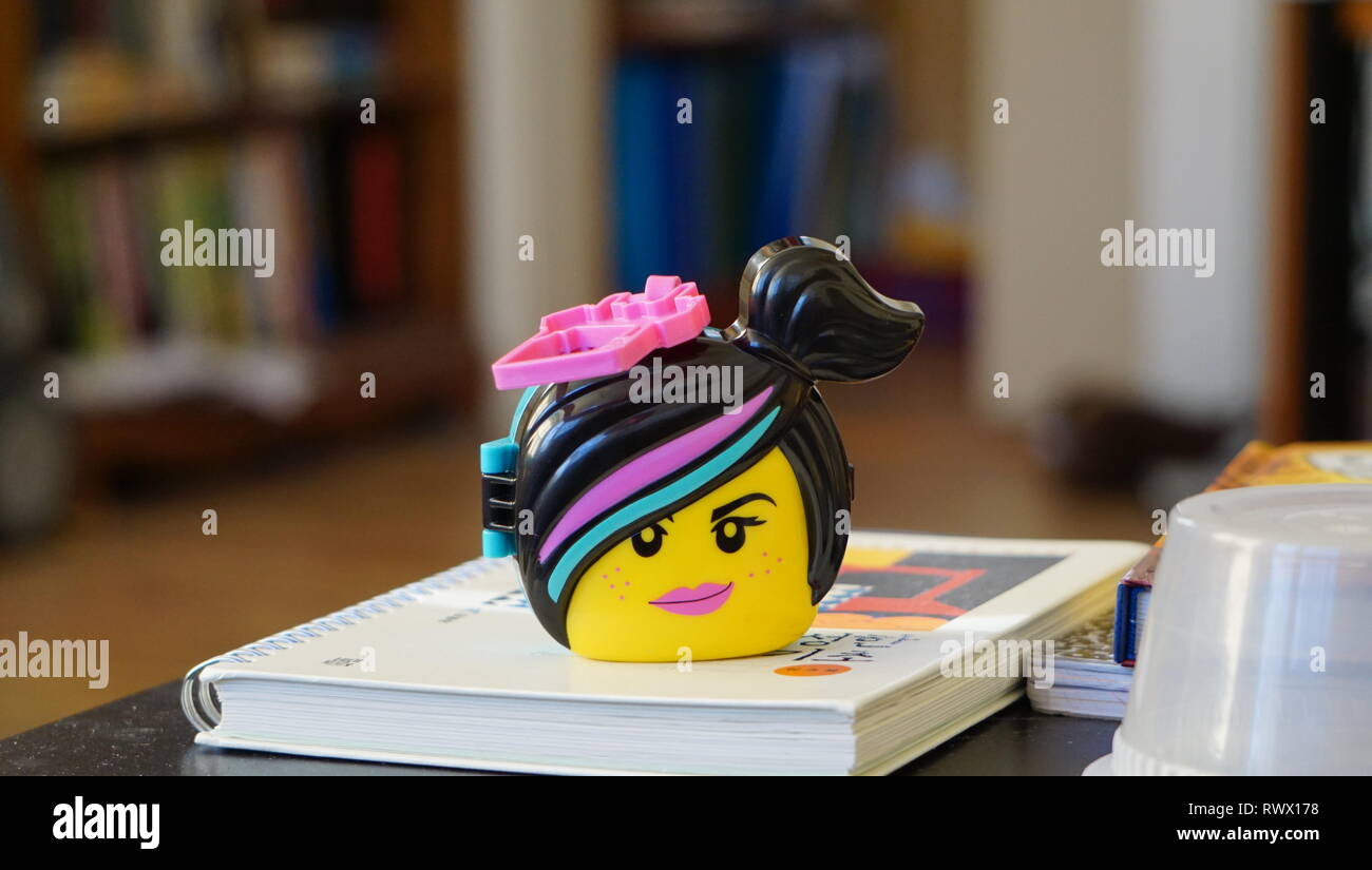 Lego head hi-res stock photography and images - Alamy