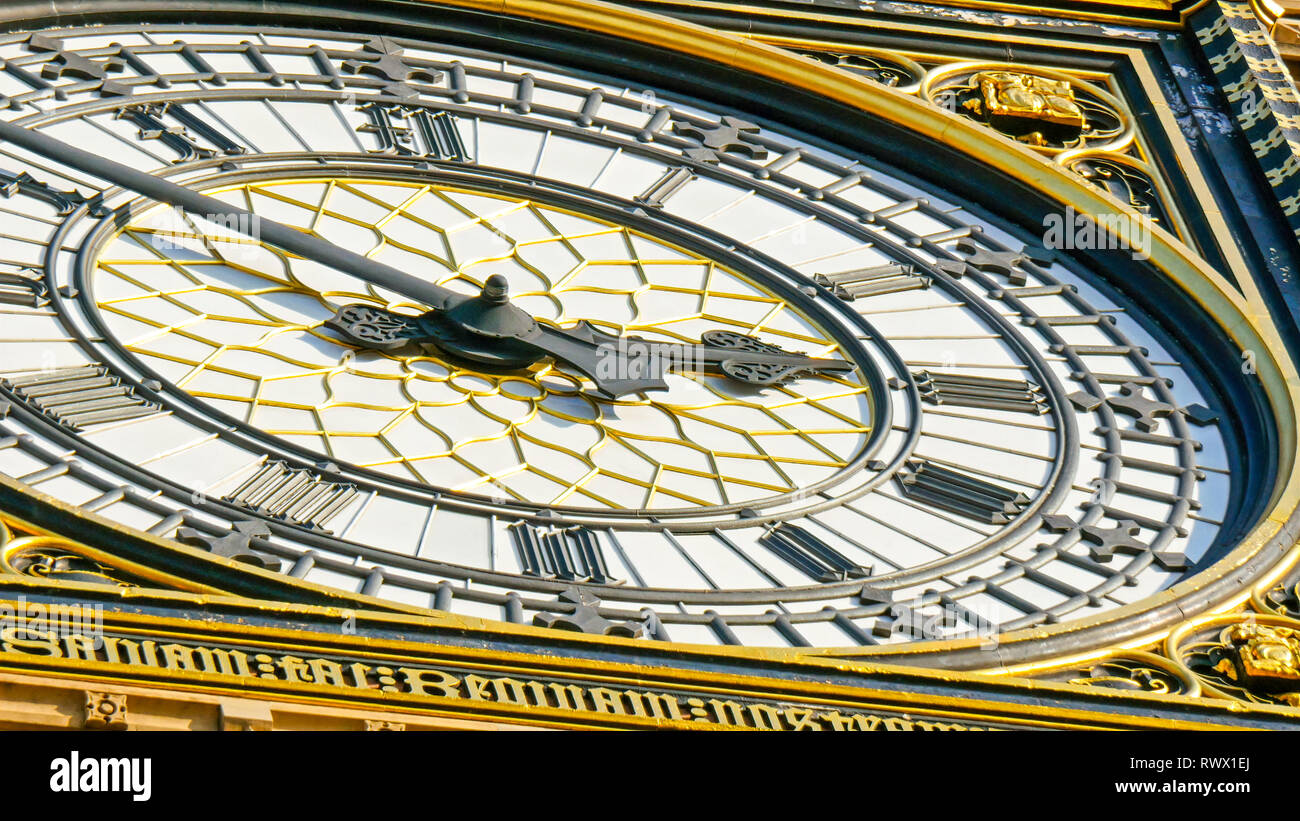 Structures time clock hi-res stock photography and images - Alamy