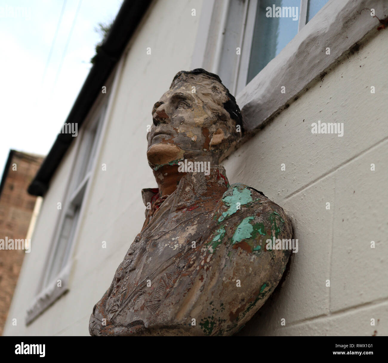 Creepy statue hi-res stock photography and images - Alamy