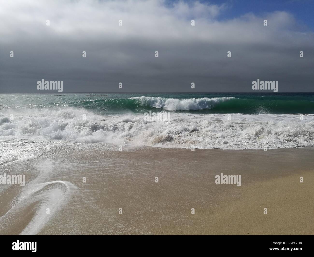 Waves over sand hi-res stock photography and images - Alamy