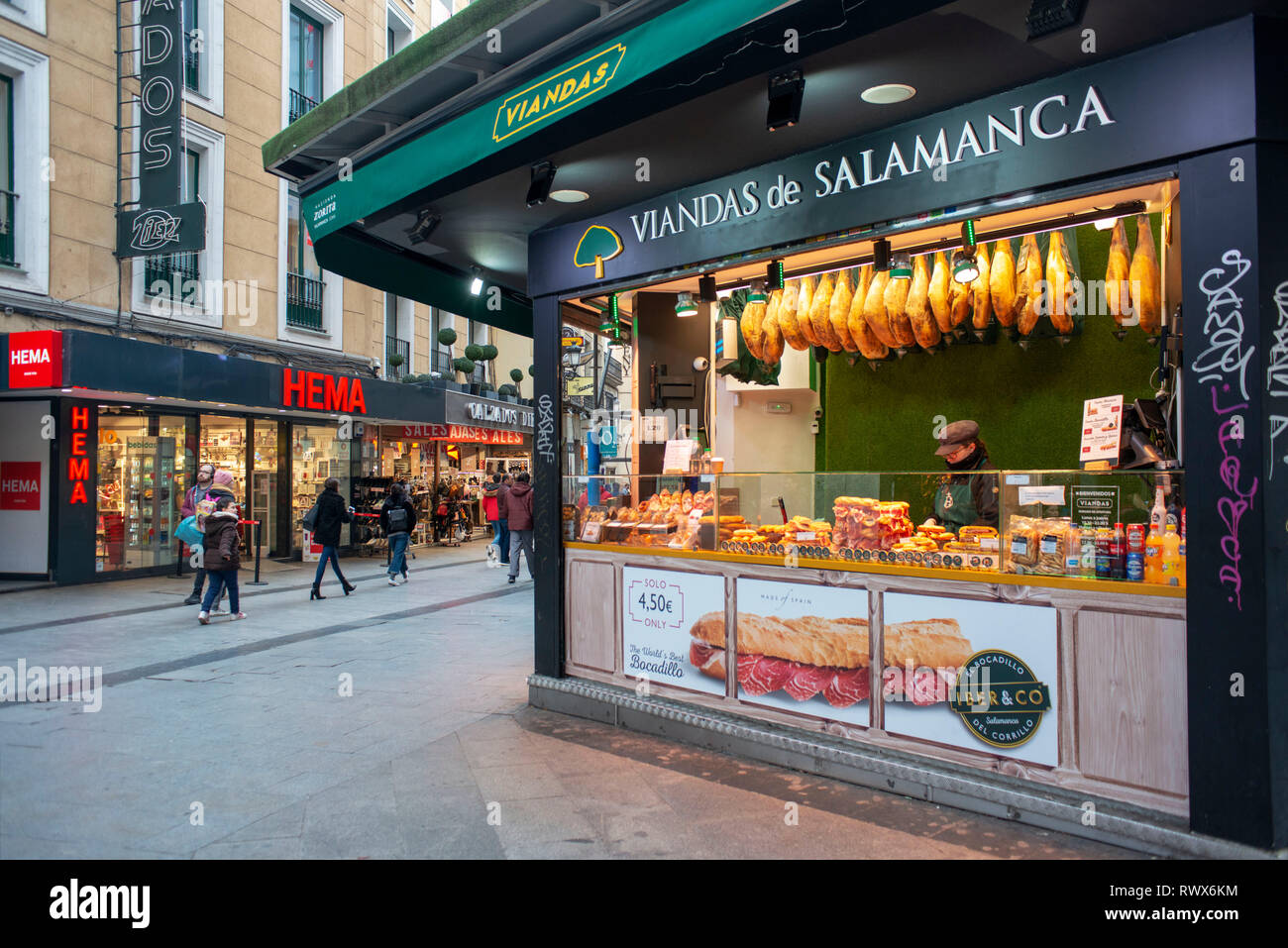 Madrid shopping centre town hi-res stock photography and images - Alamy