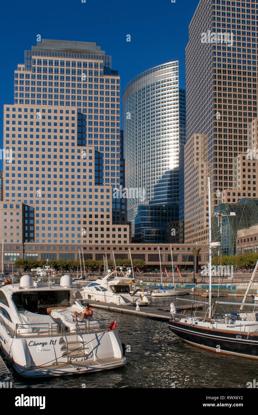 Marina, battery park area, world financial center and skyscrapers ...