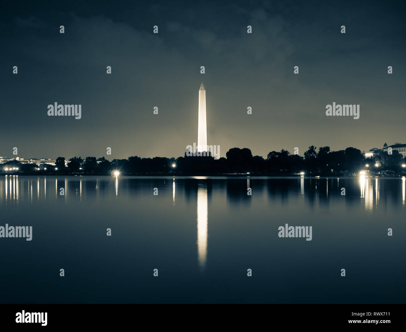 Freedom tower reflecting pool hi-res stock photography and images - Alamy
