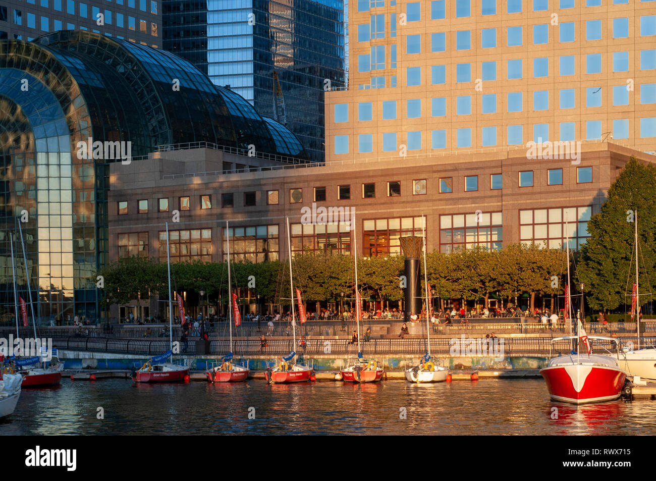 Marina, battery park area, world financial center and skyscrapers ...