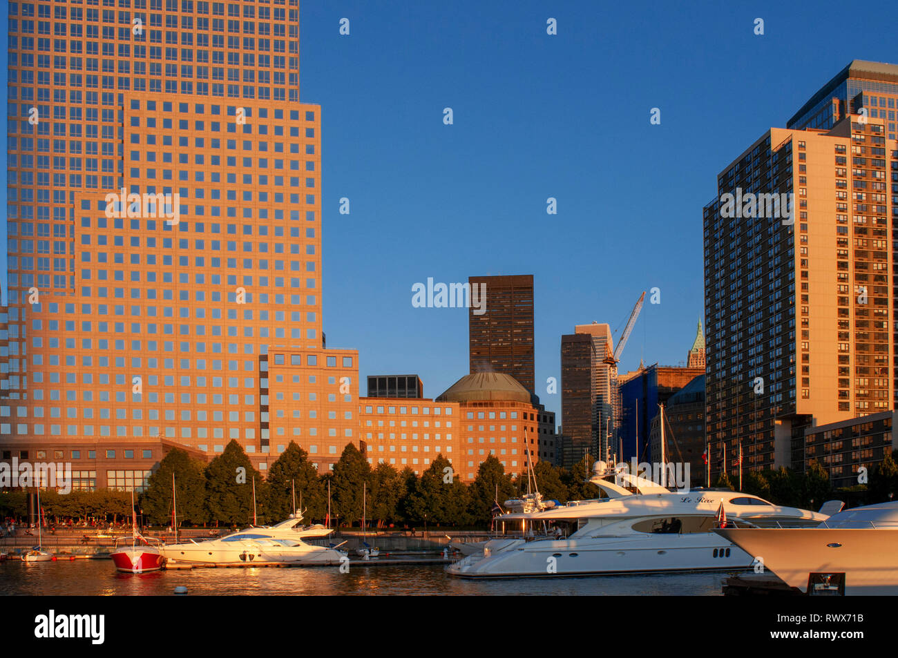 Marina, battery park area, world financial center and skyscrapers ...