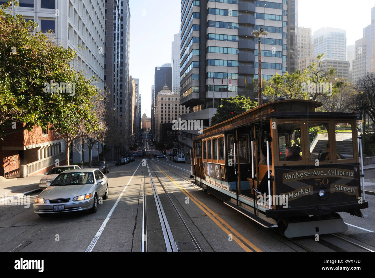 View buildings on lombard street hi-res stock photography and images ...