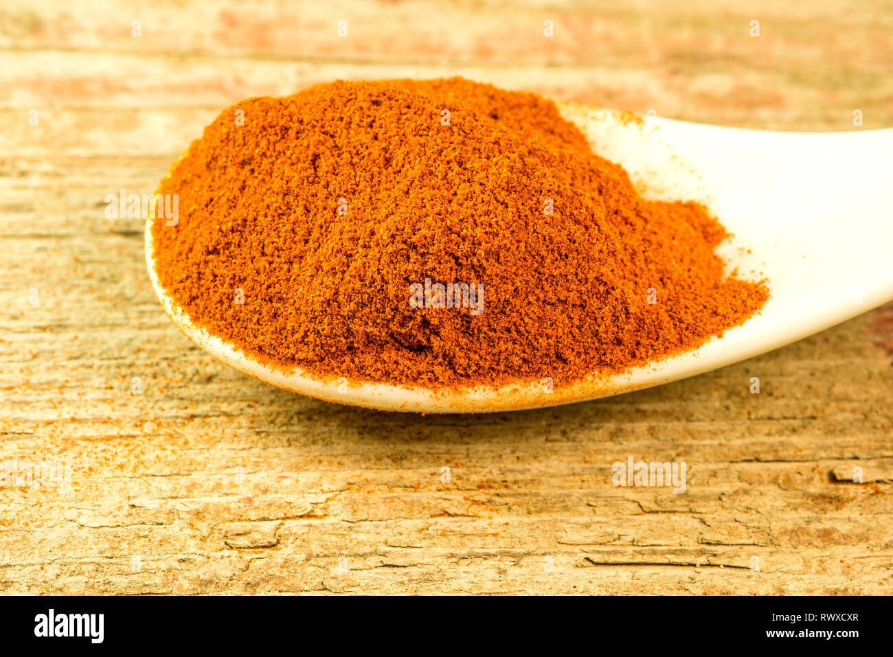 chili powder on spoon Stock Photo - Alamy
