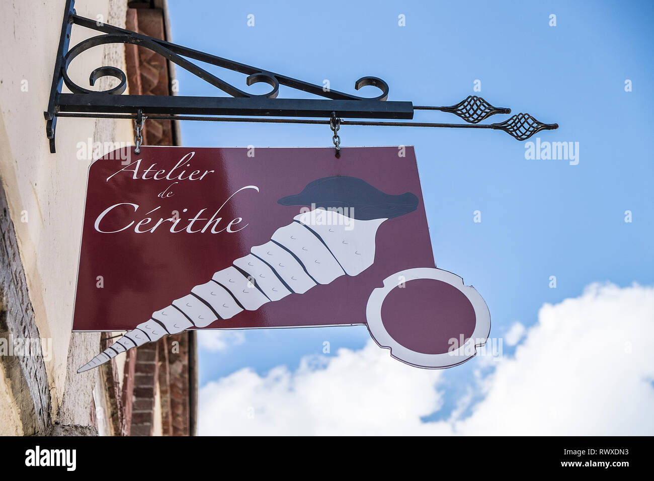 La Cave Aux Coquillages, Fleury La Riviere, France Stock Photo - Alamy