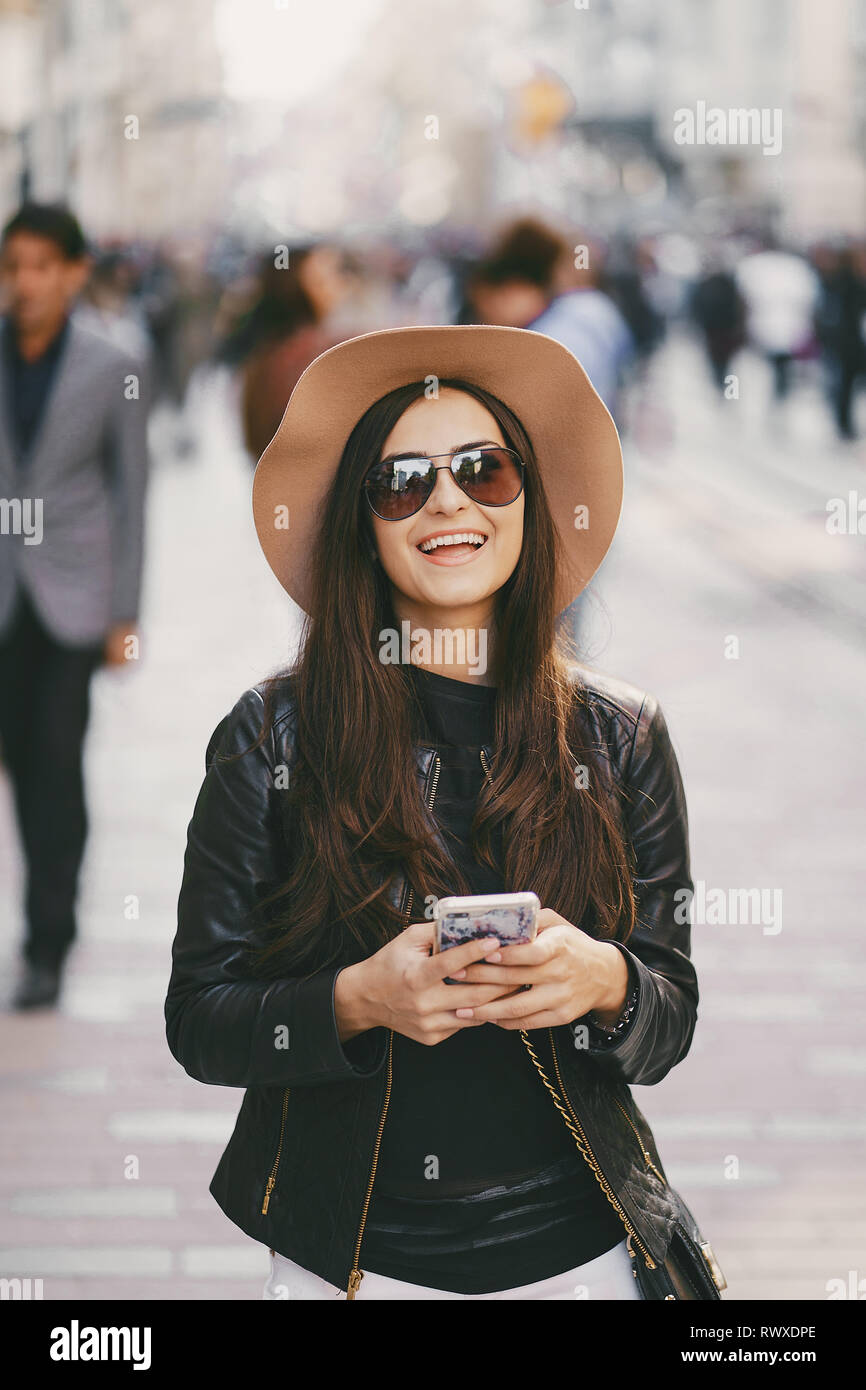 girl with phone in istanbul Stock Photo - Alamy