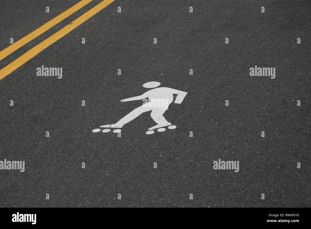 Skate sign hi-res stock photography and images - Alamy