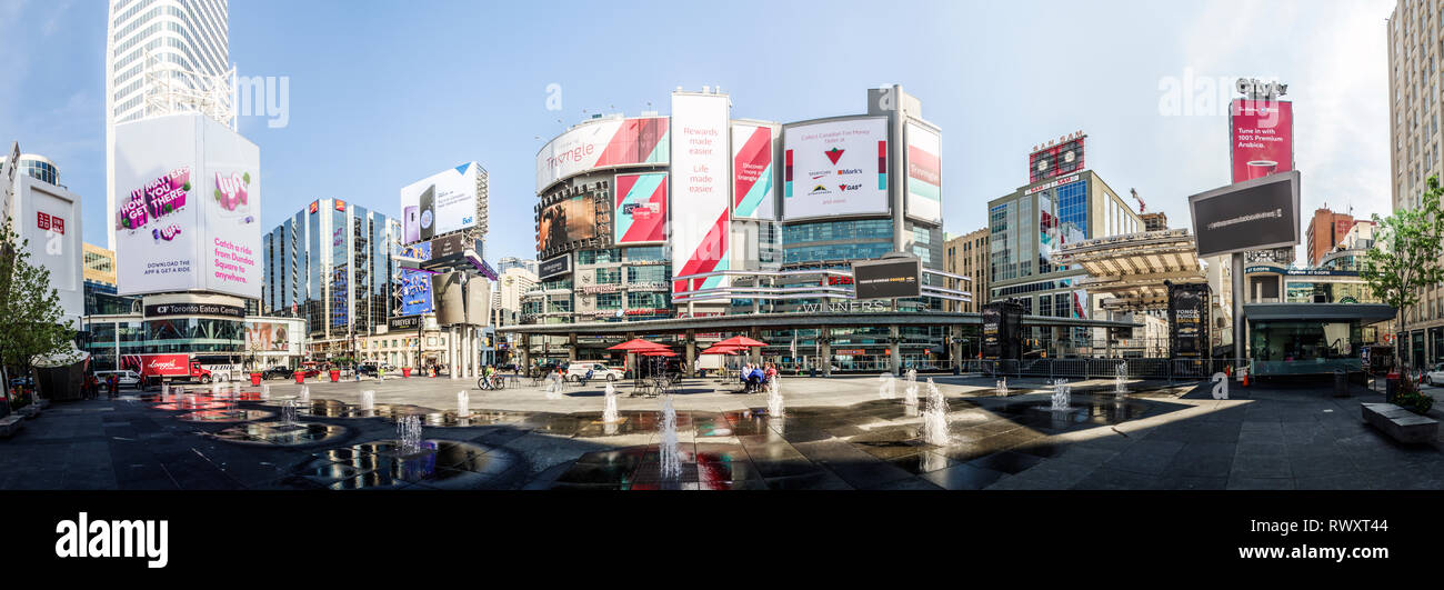 Downtown yonge yonge dundas square hi-res stock photography and images ...