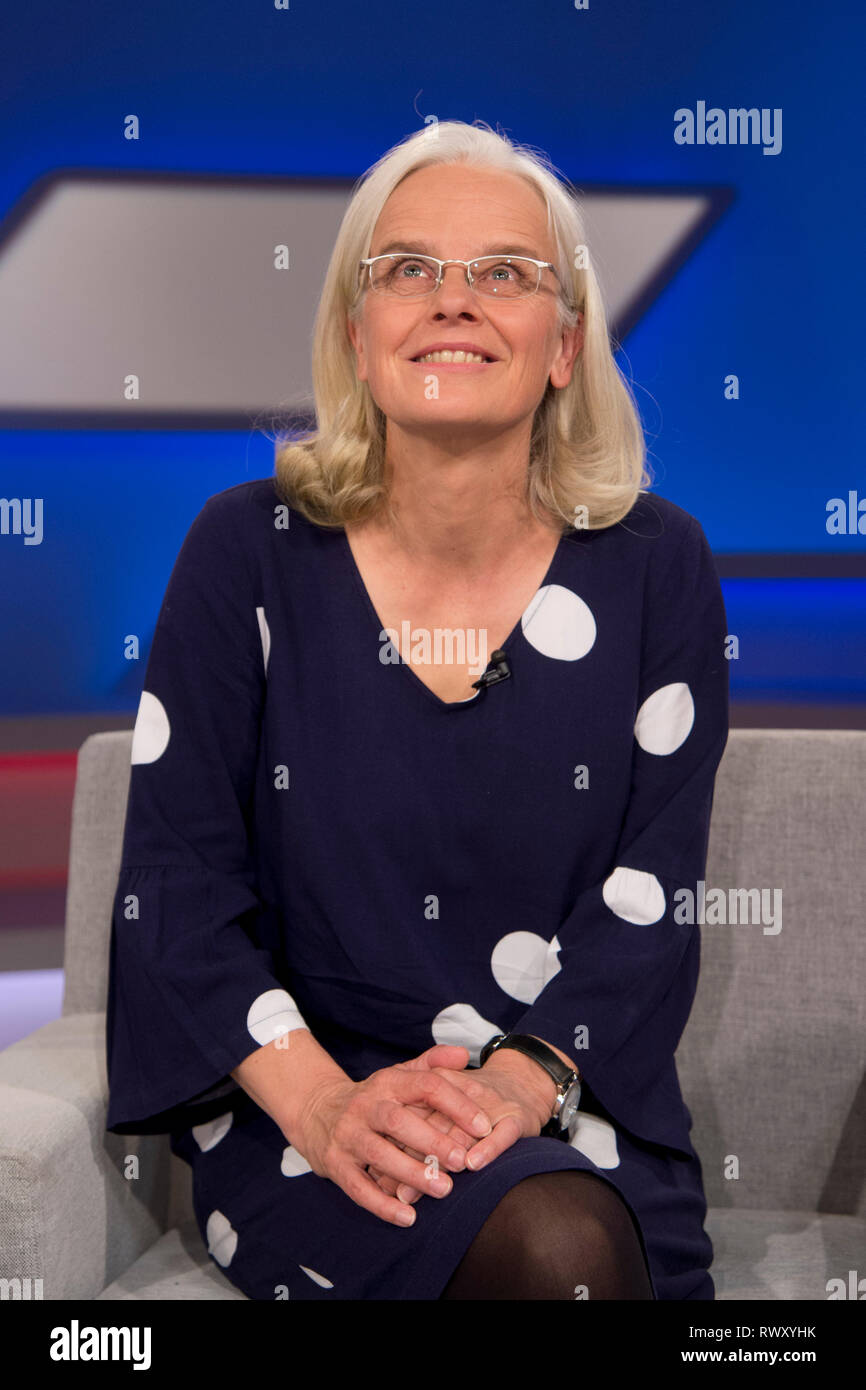 Cologne, Deutschland. 06th Mar, 2019. Ulrike HERRMANN (journalist), portrait, portrait, portrait ...