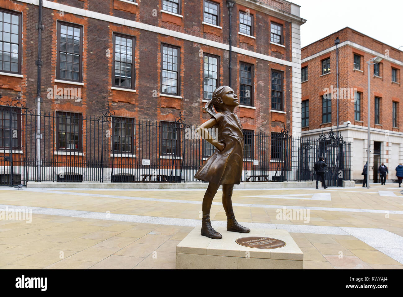 Fearless girl statue hi-res stock photography and images - Alamy