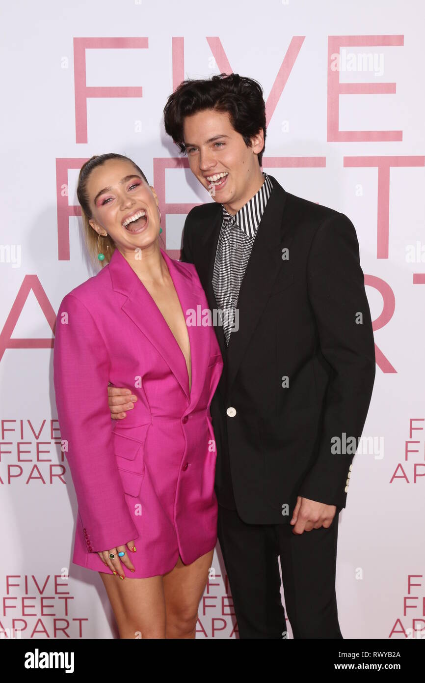 Haley lu richardson cole sprouse hi-res stock photography and images - Alamy