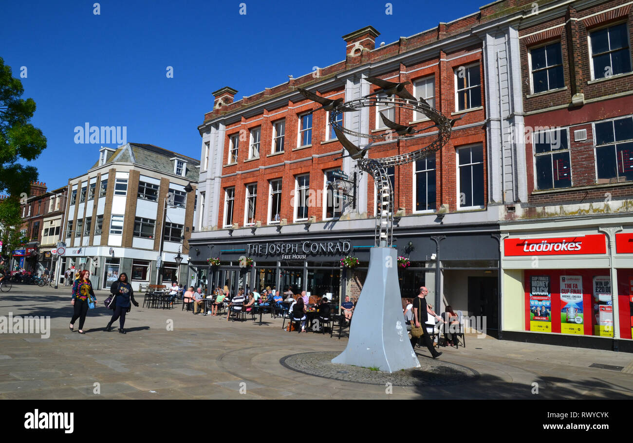 Spirits of Lowestoft - Charles Normandale sculpture of swans in flight ...