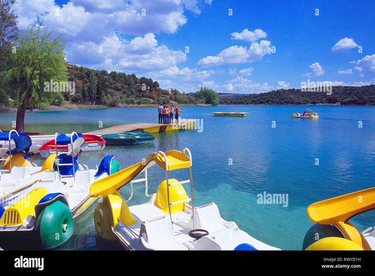 Beach and jetty. La Colgada lake, Lagunas de Ruidera Nature Reserve ...