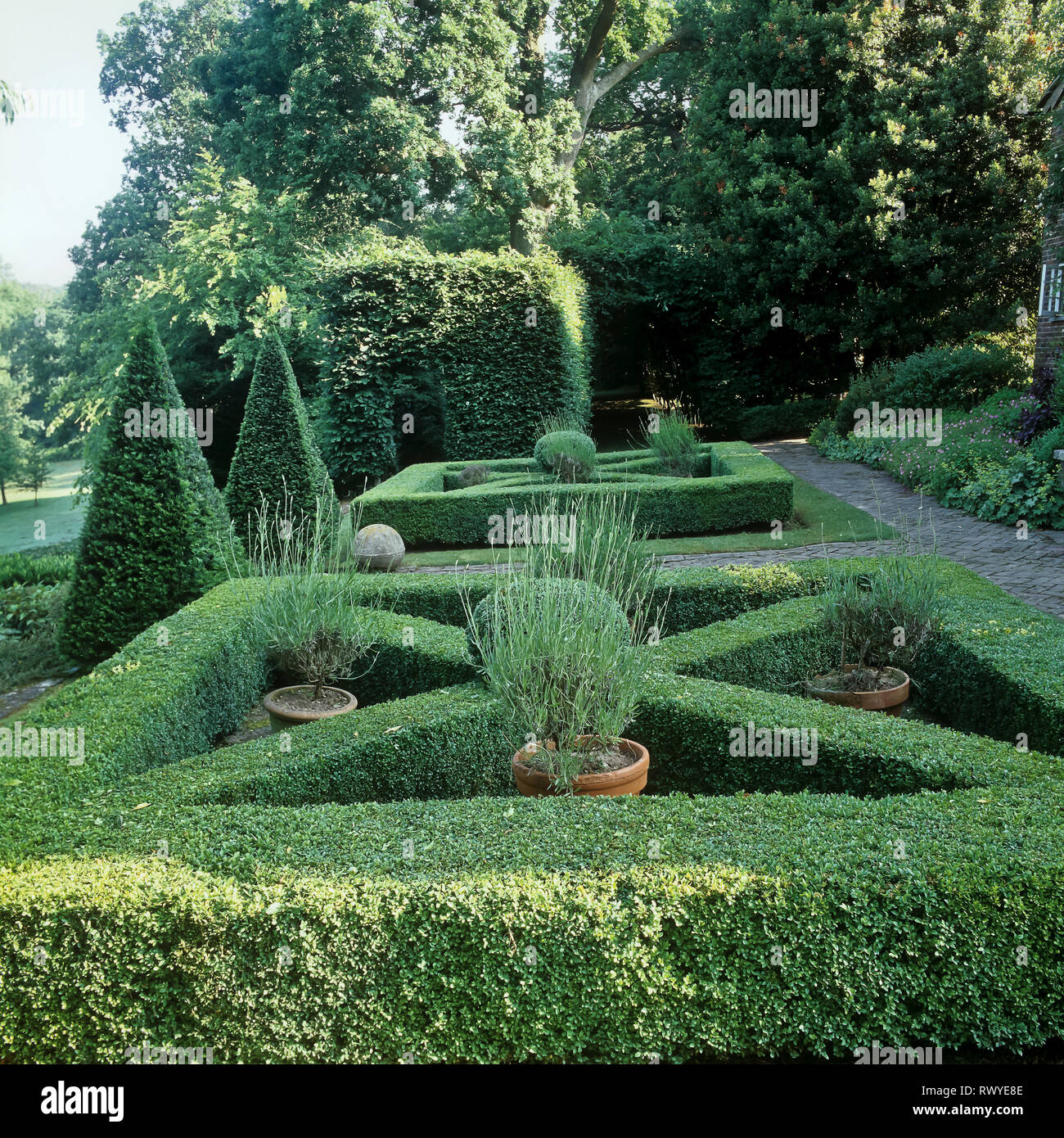 Parterre garden summer hi-res stock photography and images - Alamy