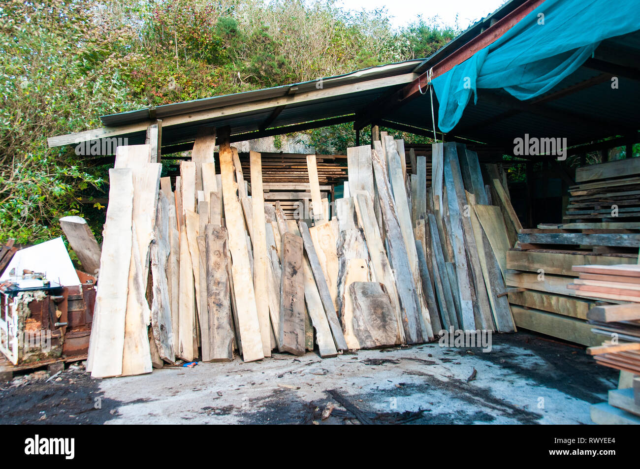Lengths of various sized timber Stock Photo - Alamy