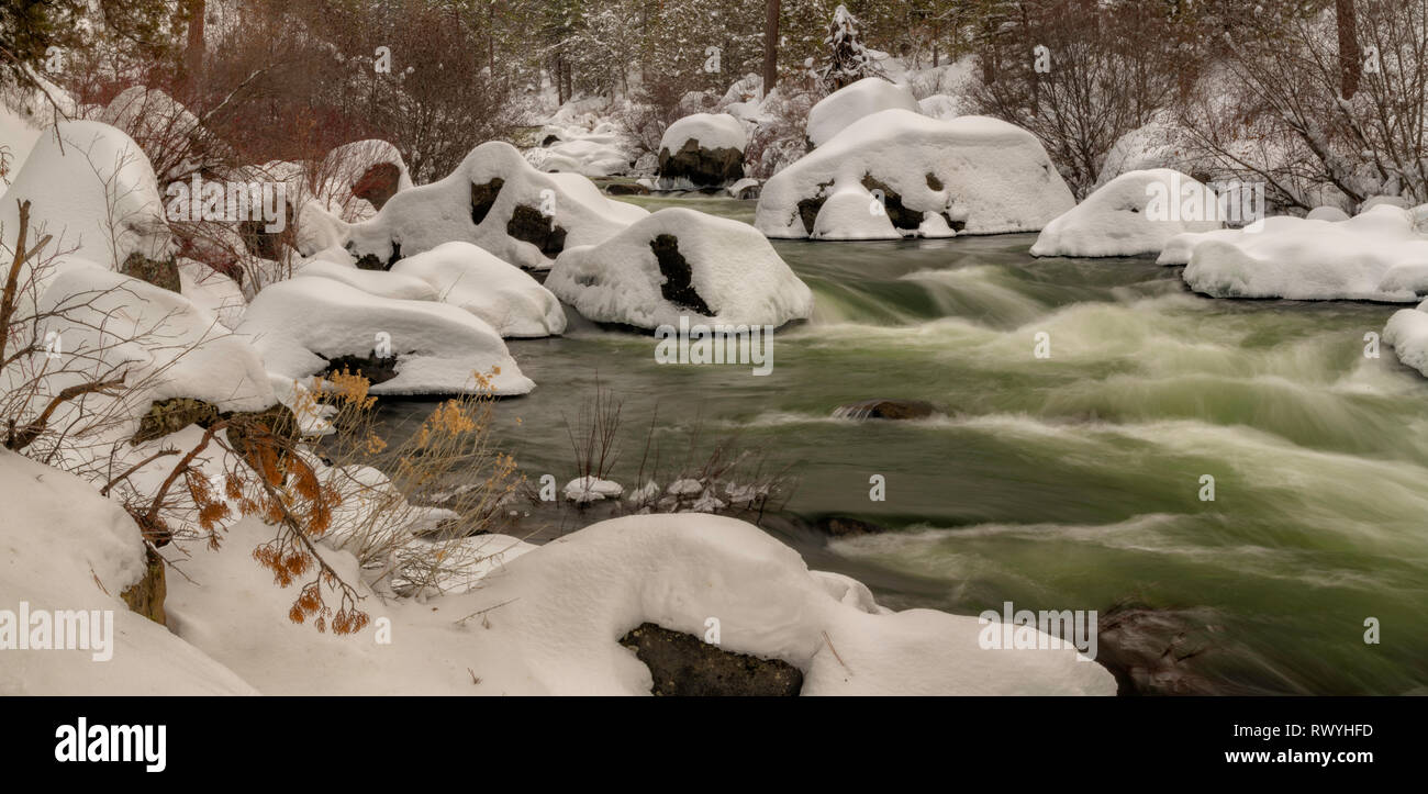 Snow covered rocks on the Deschutes River in Bend, Oregon Stock Photo ...