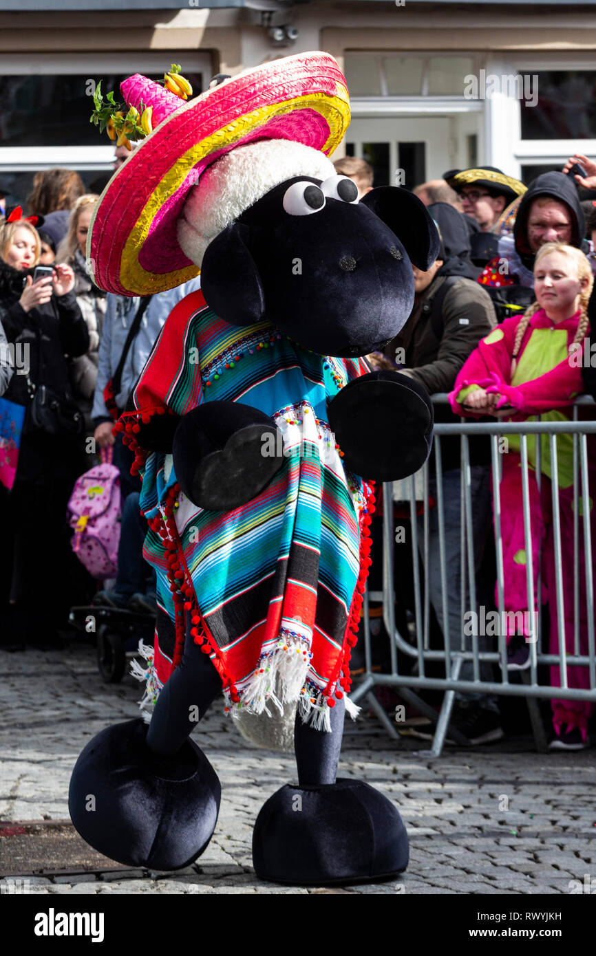 Shaun the sheep carnival hi-res stock photography and images - Alamy