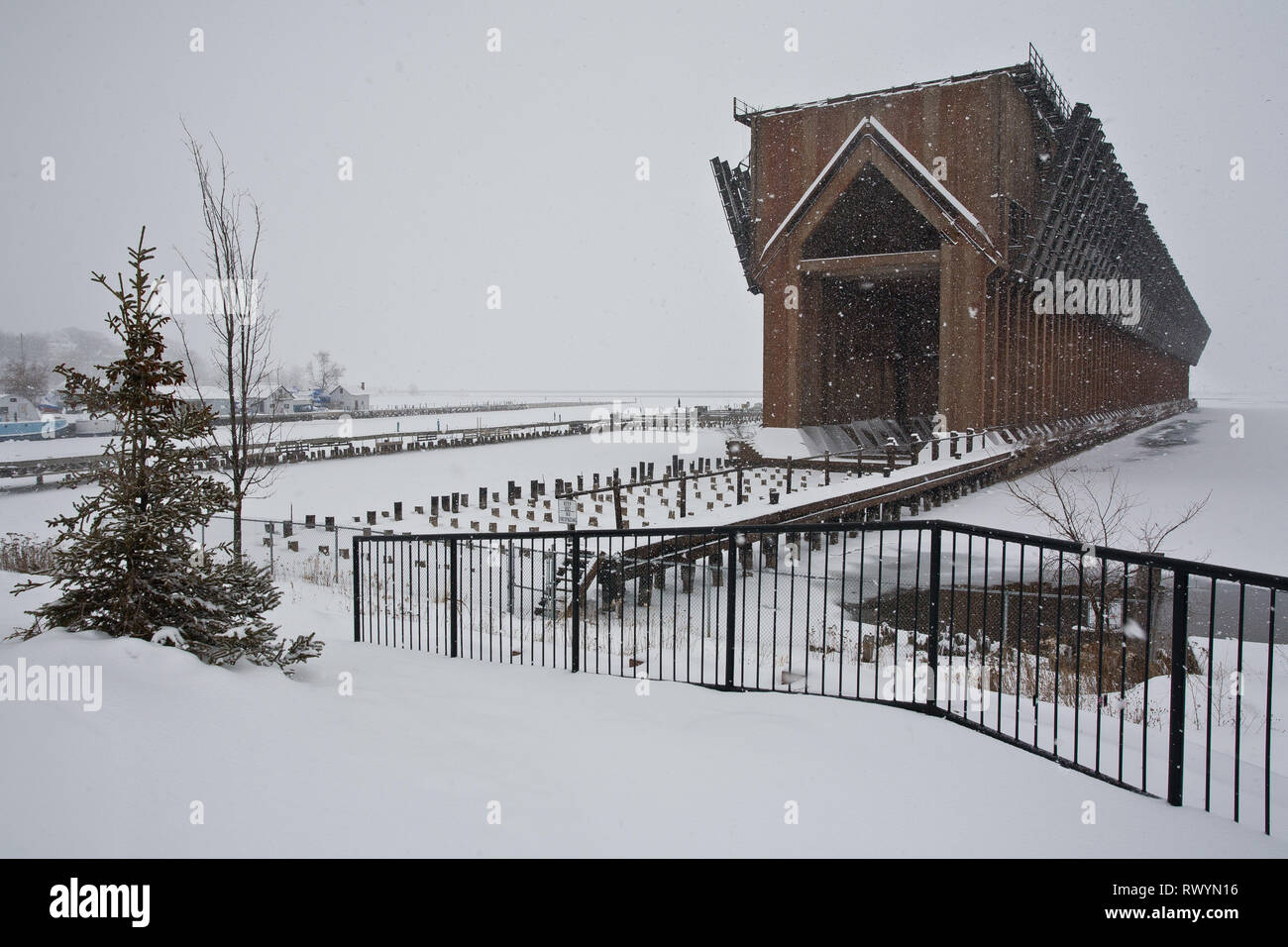 Marquette ore dock hi-res stock photography and images - Alamy