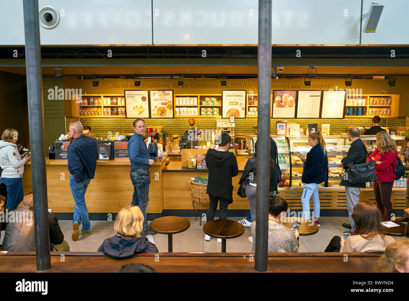 Queue Line People Starbucks Cafe High Resolution Stock Photography and ...