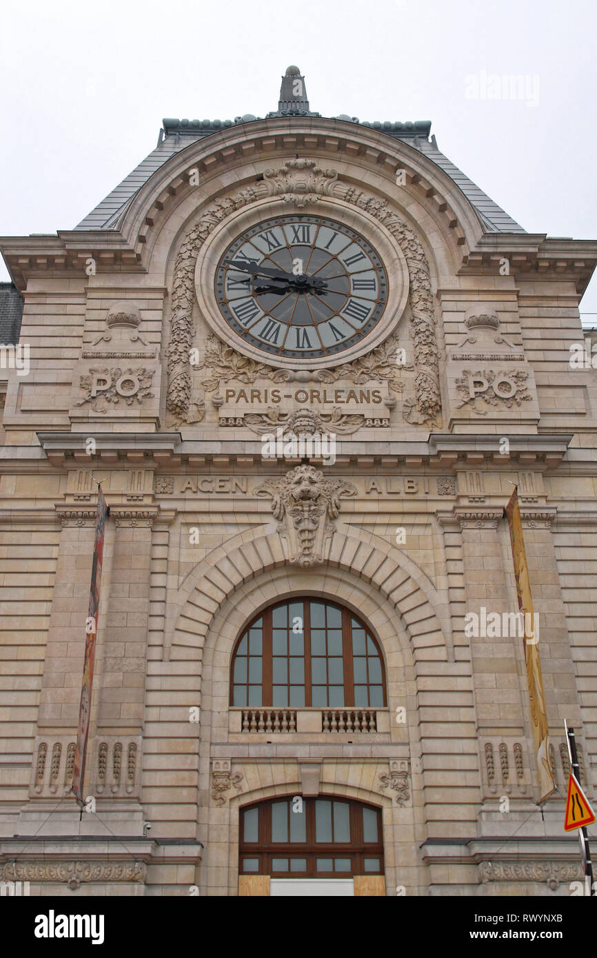 Paris orsay exterior hi-res stock photography and images - Alamy