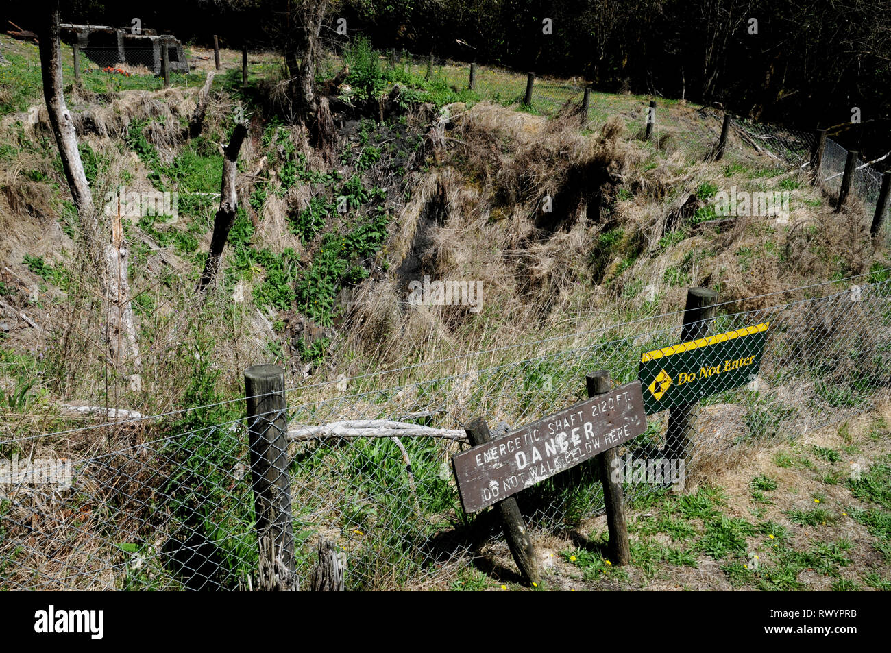 The fenced off site and remains of the main shaft at the "Energetic ...